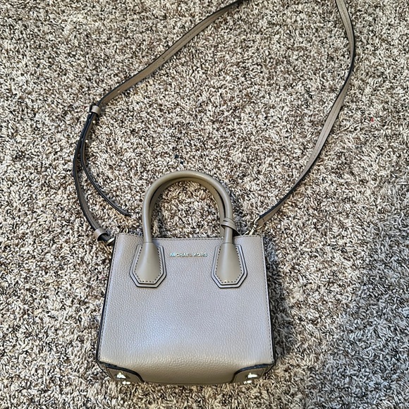 MICHAEL Michael Kors | Bags | Michael Kors Crossbody Bag Tan | Poshmark